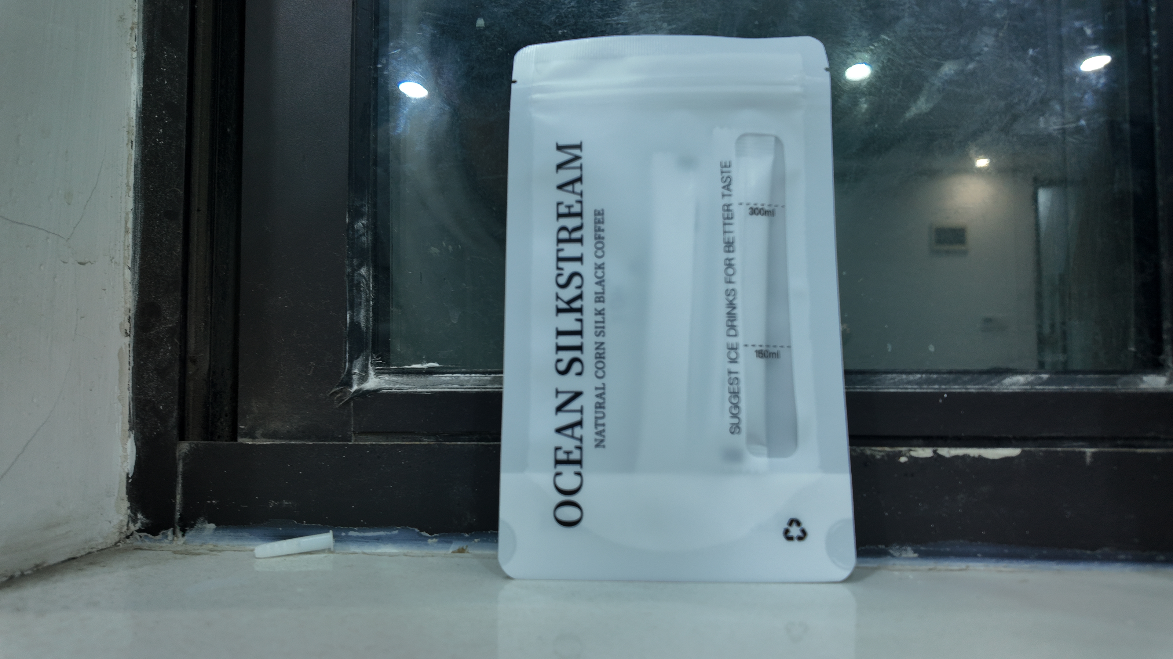 咖啡商业照片咖啡豆包装摆放场景 | AI智能生成设计模板-千图AI