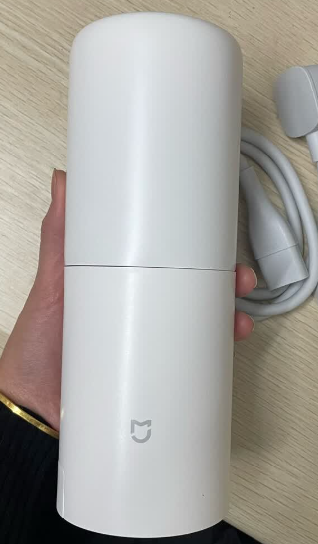 简约风家用厨房定量出水控温饮水商业照片 | AI智能生成设计模板-千图AI